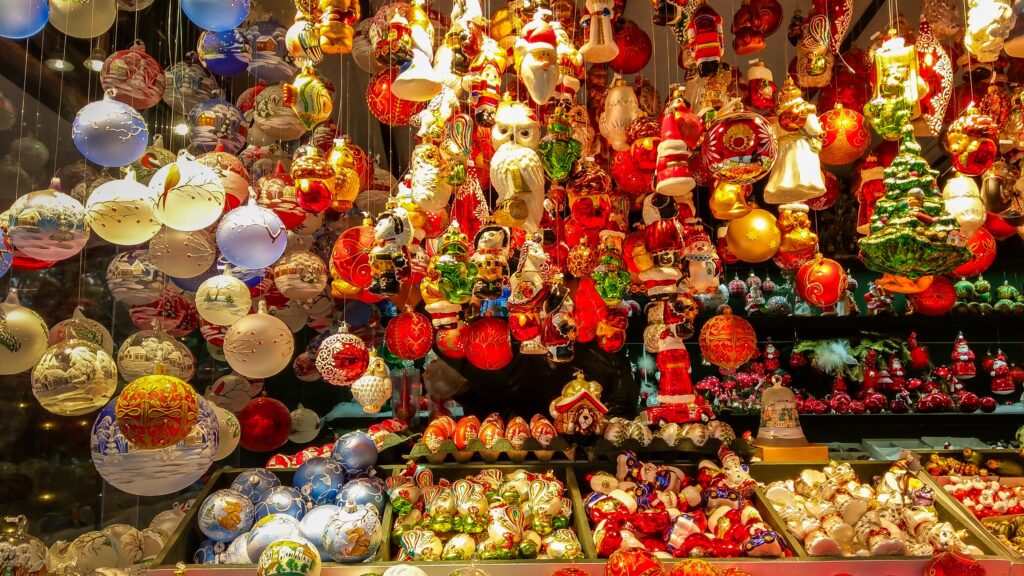 7 Fun Virtual Christmas Tours you Can Take From Home
